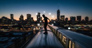 地下鉄サーフィンで若者なぜ命を落とす？危険なSNS流行の背景と対策 - NowBuzz